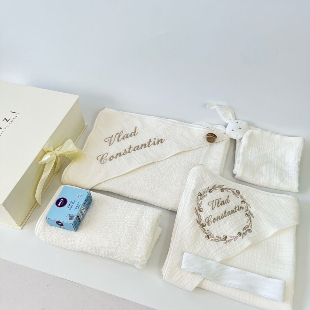 Trusou botez personalizat prin broderie cu coroniță flori și nume bebe ...